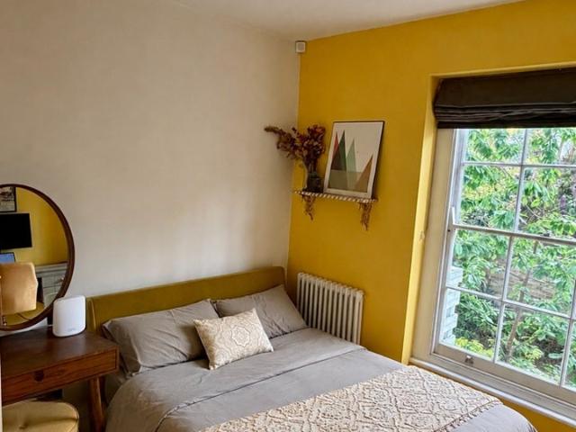 Room at Lauriston Road, Greater London