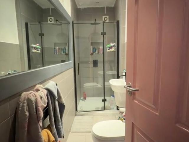 Room at Lausanne Road, Manchester