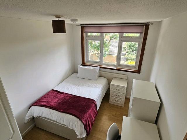 Room at Layard Square, Greater London