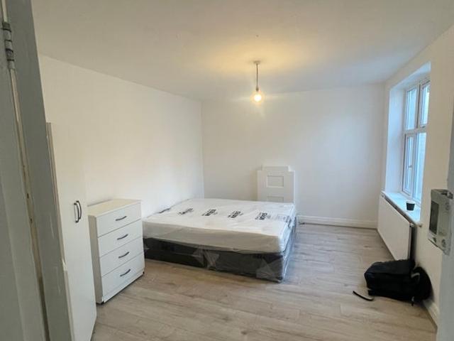 Room at Lea Bridge Road, Greater London