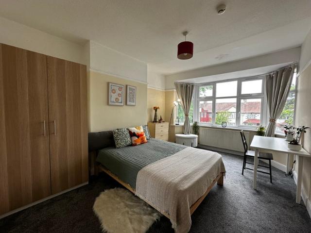 Room at Leamington Park, Greater London