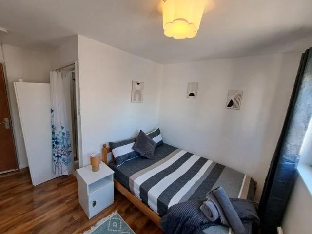 Room at Leamouth Roundabout, Greater London