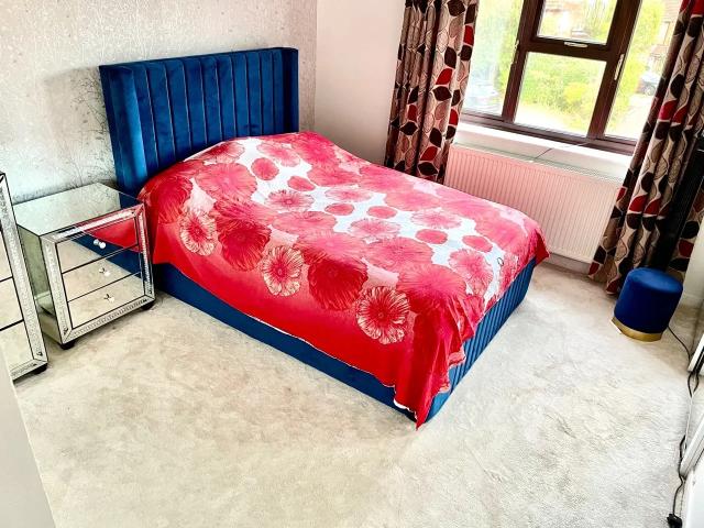 Room at Leafield Rise, Milton Keynes