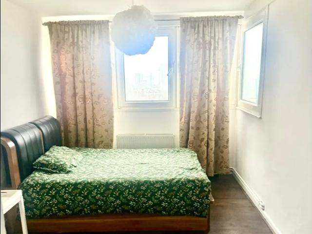 Room at Leather Gardens, Greater London