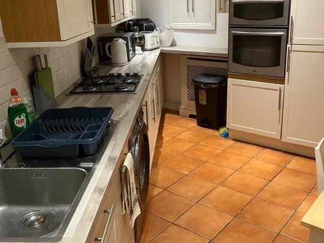 Room at Leavesden Road, Watford