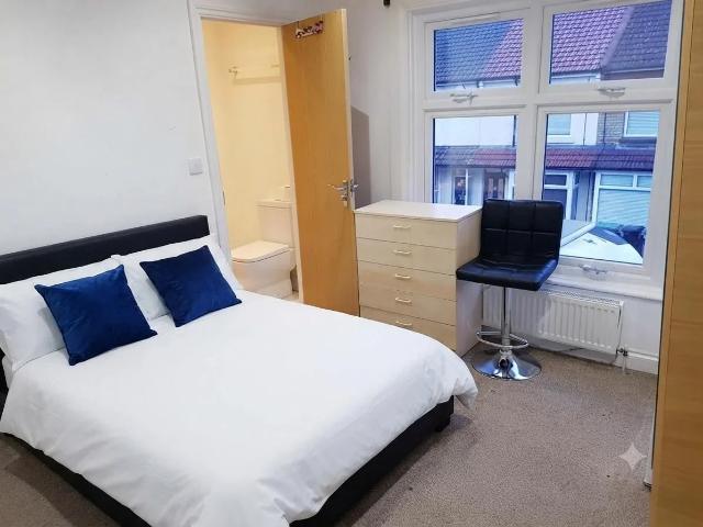Room at Leavesden Road, Watford