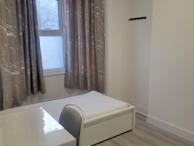 Room at Lebanon Road, Greater London