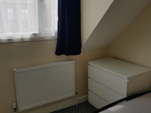 Room at Lee Brig, Wakefield
