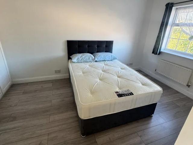 Room at Lee High Road, Greater London