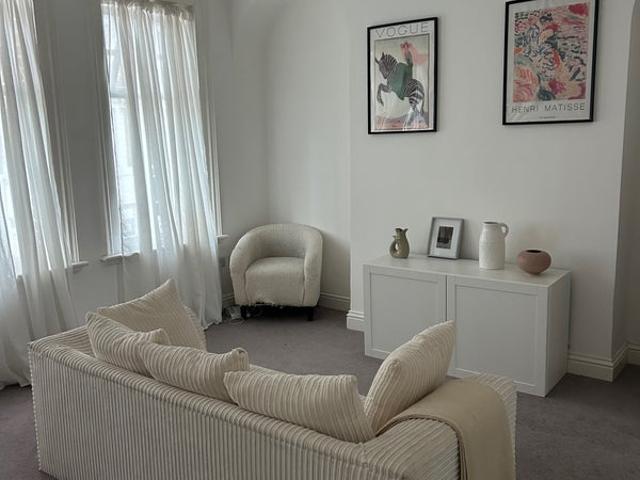 Room at Lee High Road, Greater London