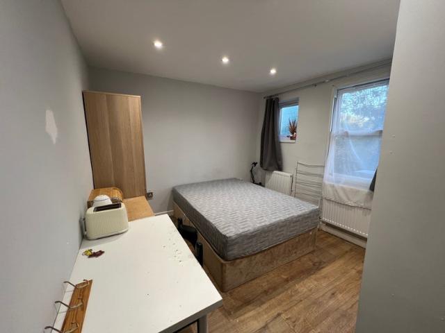 Room at Lee High Road, Greater London
