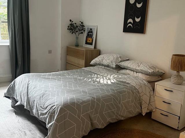 Room at Lee Park, Greater London