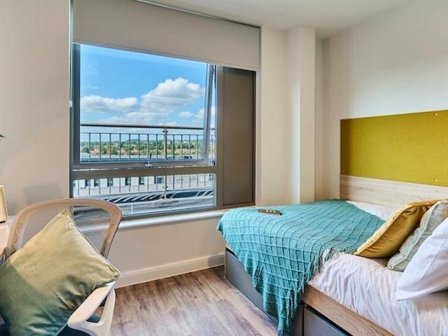 Room at Leen Place, Nottingham