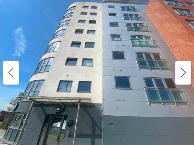 Room at Leeds Street, Liverpool