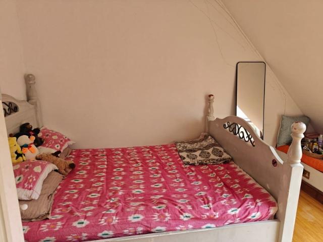 Room at Leerdam Drive, Greater London