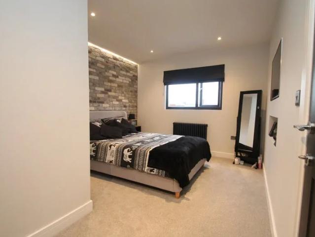 Room at Leicester Causeway, Coventry