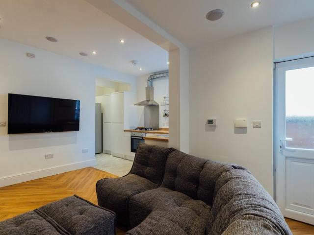 Room at Leopold Street, Charnwood