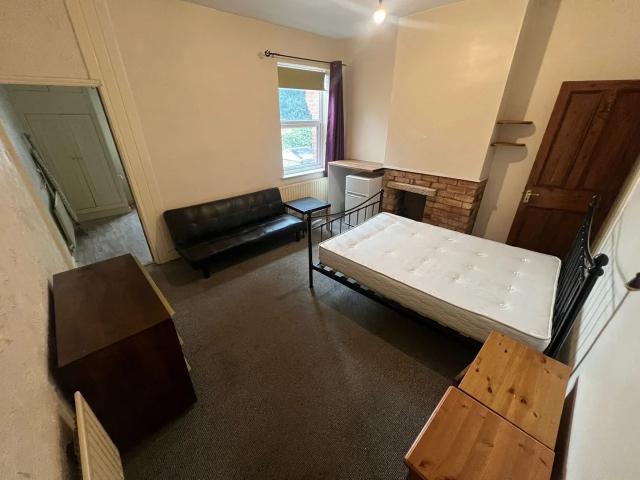 Room at Leman Street, Derby