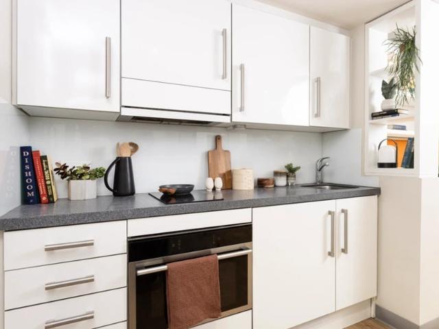 Room at Leman Street, Greater London
