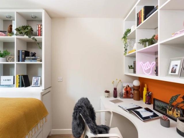 Room at Leman Street, Greater London