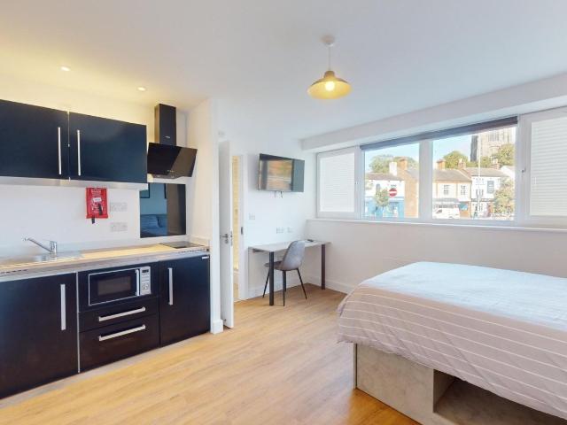 Room at Lemyngton Street, Charnwood