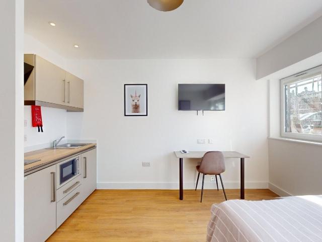 Room at Lemyngton Street, Charnwood
