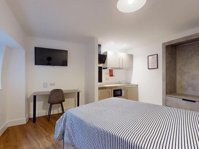 Room at Lemyngton Street, Charnwood