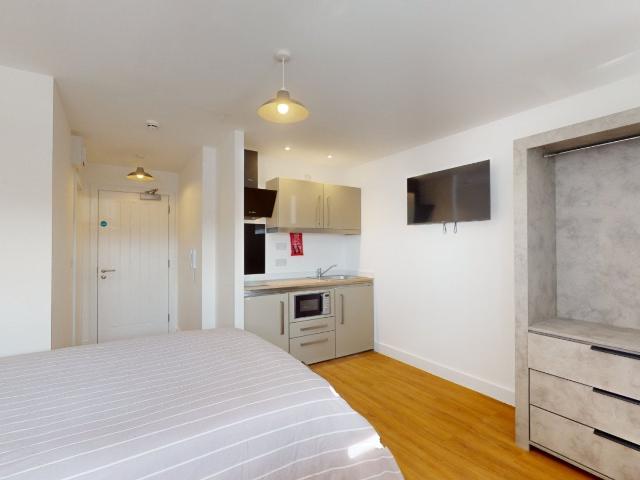 Room at Lemyngton Street, Charnwood