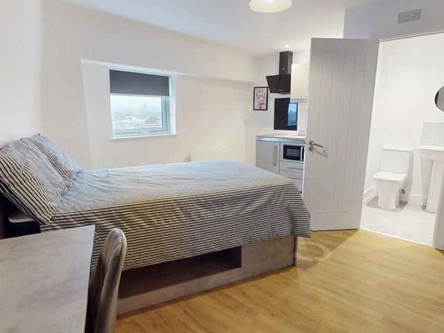 Room at Lemyngton Street, Charnwood