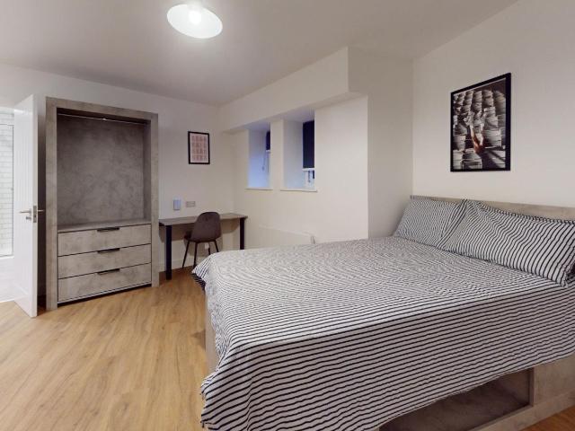 Room at Lemyngton Street, Charnwood