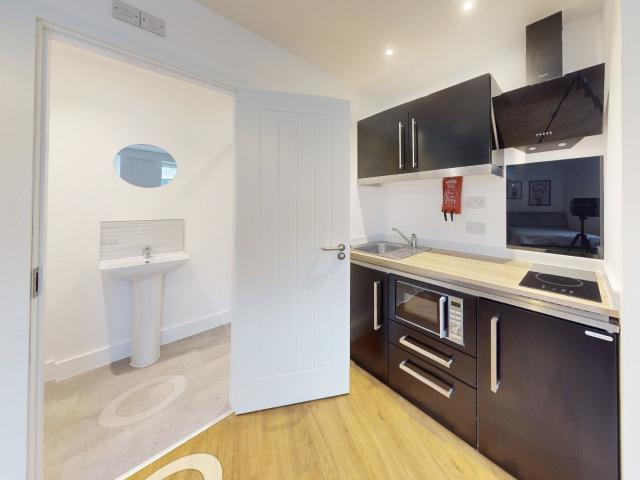 Room at Lemyngton Street, Charnwood