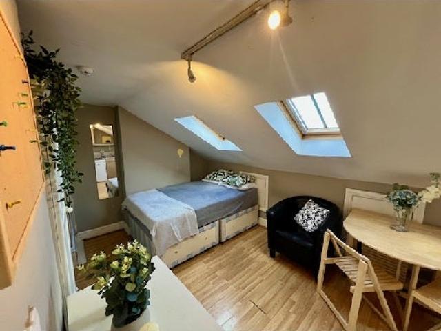 Room at Lena Gardens, Greater London