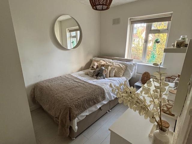Room at Lewins Way, Slough