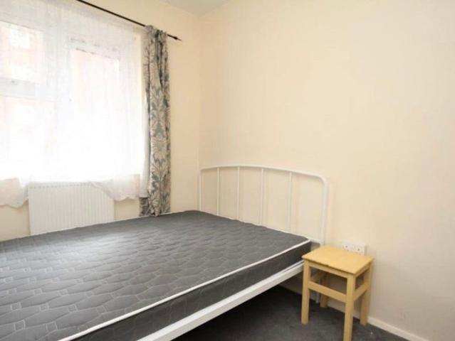 Room at Lewis Street, Greater London