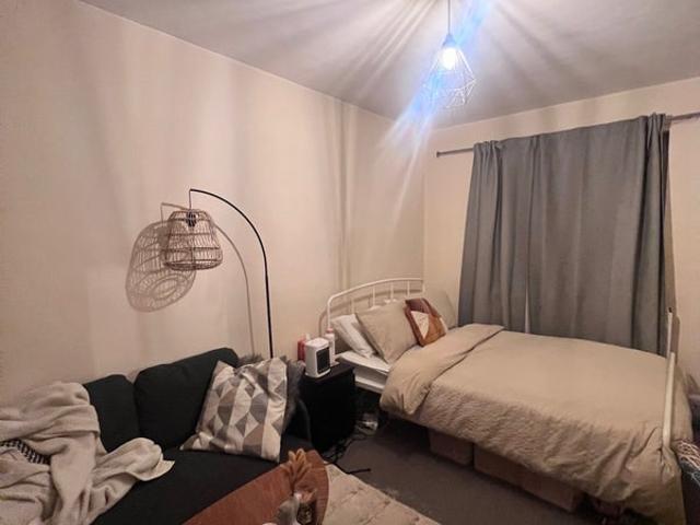 Room at Lewis Street, Greater London