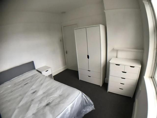 Room at Lewisham Road, Greater London