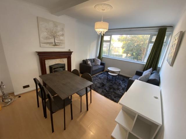 Room at Lewisham Road, Greater London