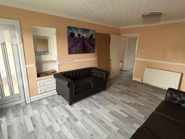 Room at Lethamhill Road, Glasgow