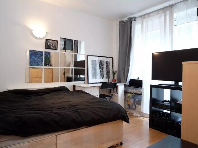 Room at Lever Street, Greater London