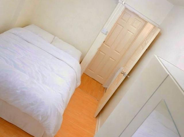 Room at Lever Street, Greater London