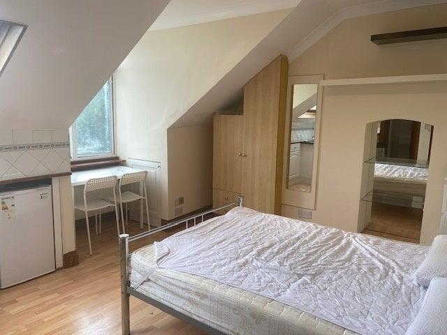 Room at Lichfield Grove, Greater London