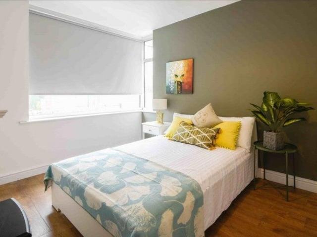 Room at Lilac Grove, Nottingham