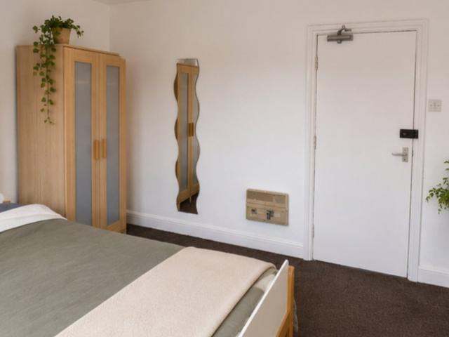 Room at Lilac Grove, Nottingham