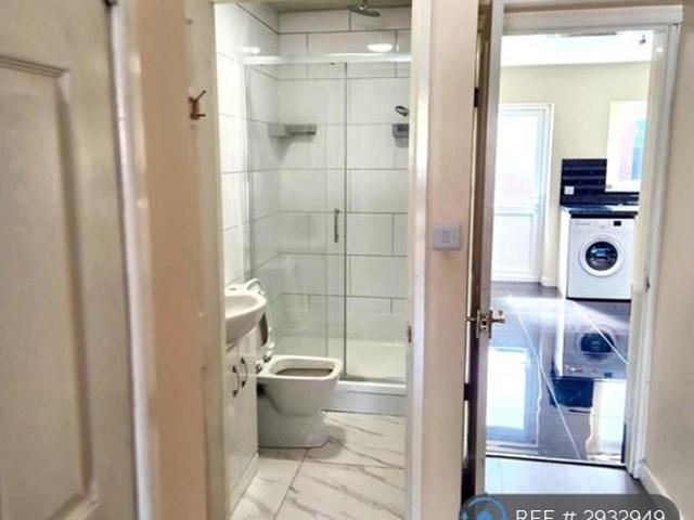 Room at Lilac Road, Southampton