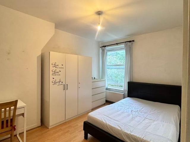 Room at Lilford Road, Greater London