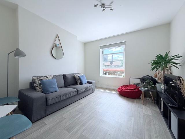 Room at Lilford Road, Greater London