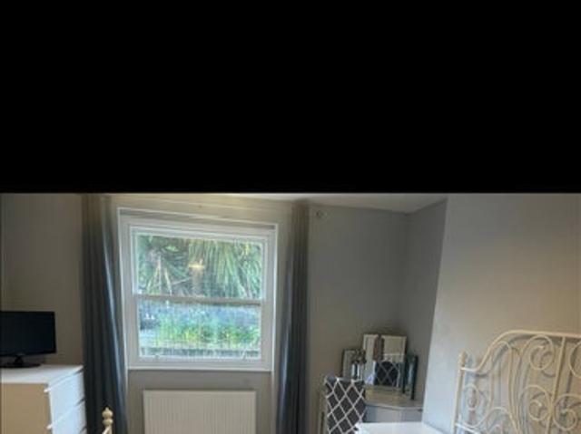 Room at Lilford Road, Greater London