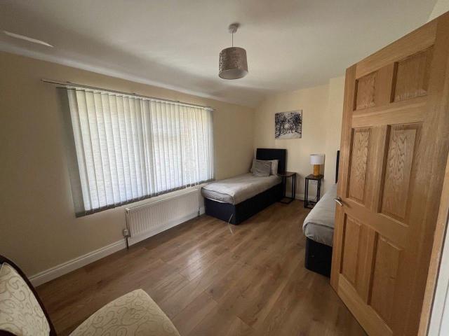 Room at Lillechurch Road, London