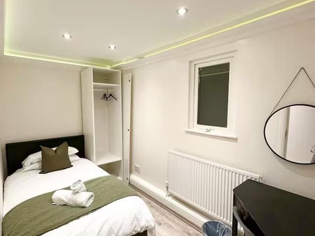 Room at Lillie Road, Greater London