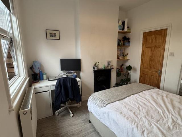 Room at Lime Road, Bristol